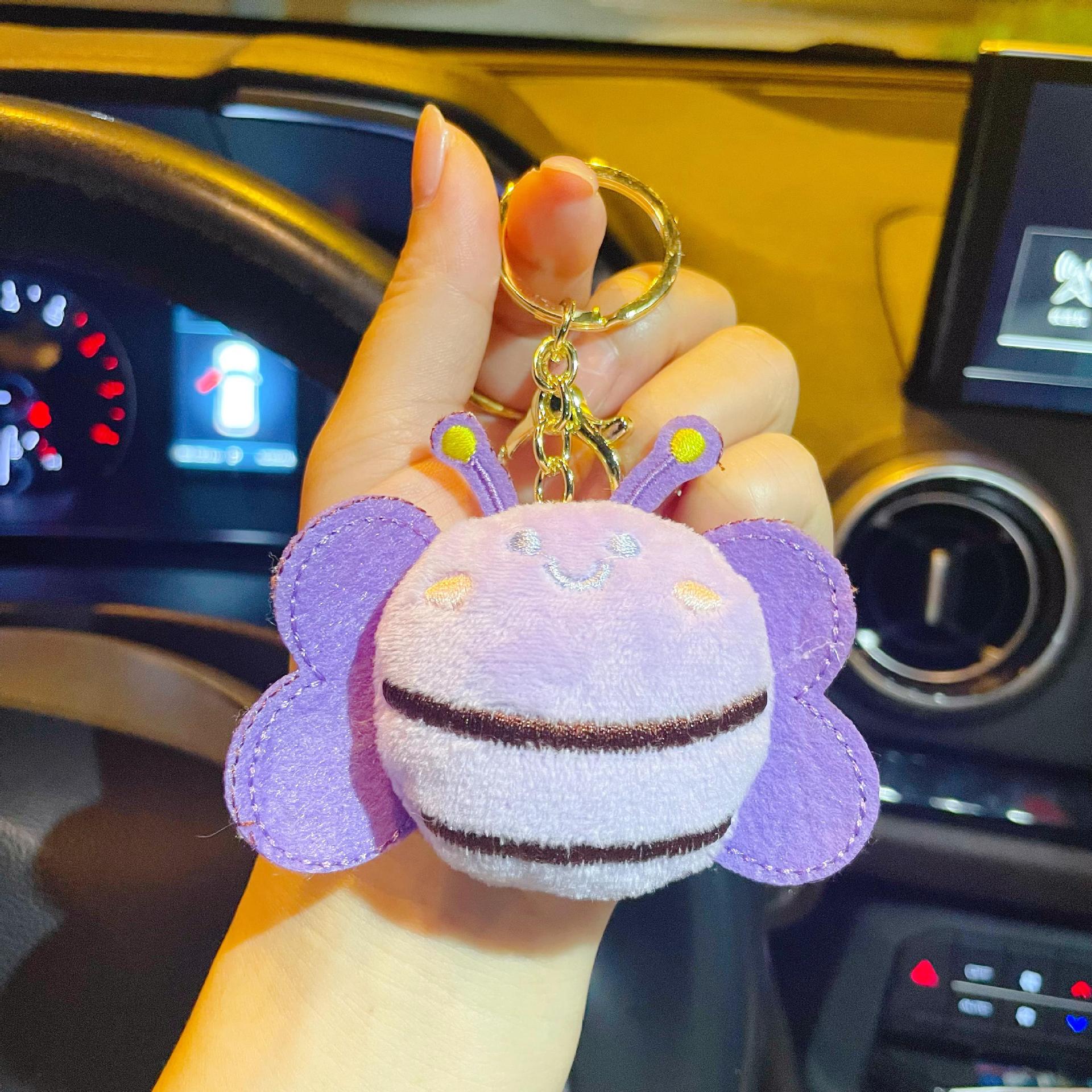 1Pcs Random Color Smiling Little Bee-Dress-Shaped Clothing Charm ...