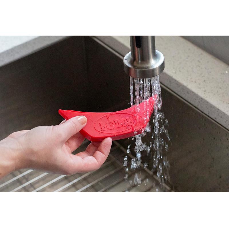 Lodge Silicone Assist Handle Holder - Dishwasher Safe Hot Handle Holder ...