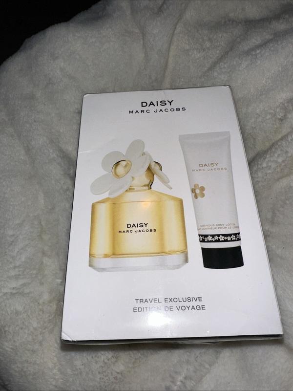 MARC JACOBS DAISY Gift Set - EDT Spray & Body Lotion for Women