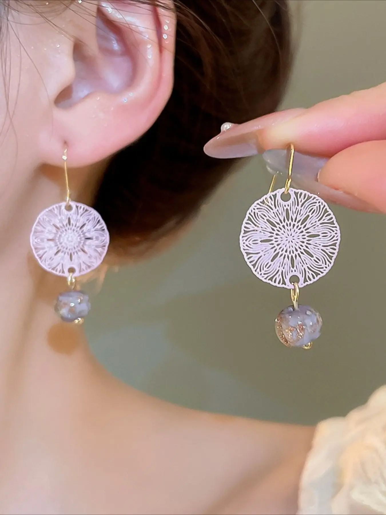 A pair of hollow flower window tassel fashion earrings, new Chinese ...