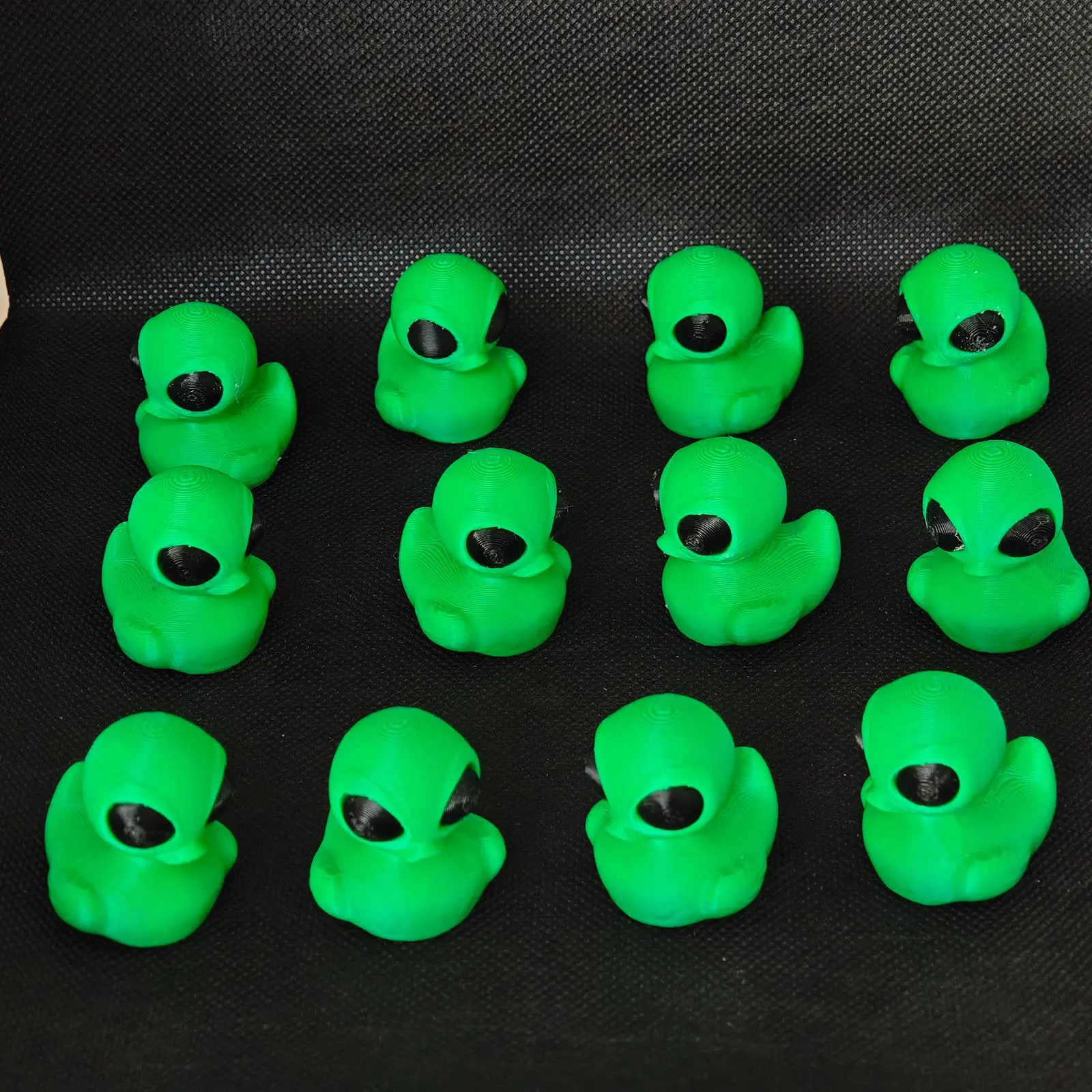 Classic Alien Duck Statue, 3D Printed Decorative Figurine for Home ...