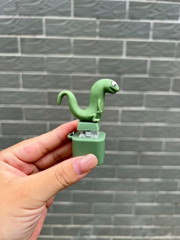 Lizard Keychain with Rechargeable LED Light &Realistic Croak-Color ...