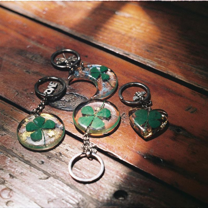 Real Lucky Green 4 Leaf Clovers Key Ring Four Keychain For Womengirl ...
