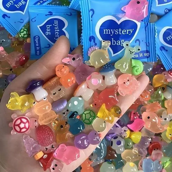 Pocket Store 100 PCS Mini Glow in The Dark Animal Resin Models Random ...