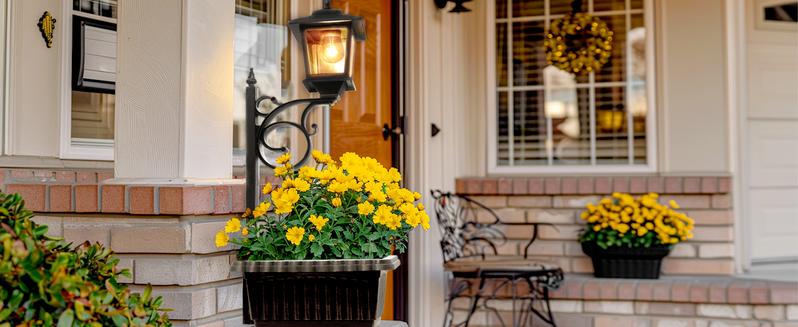 Hoodink 2 Pcs Solar Post Light With Planter, Room Decor For Easter ...