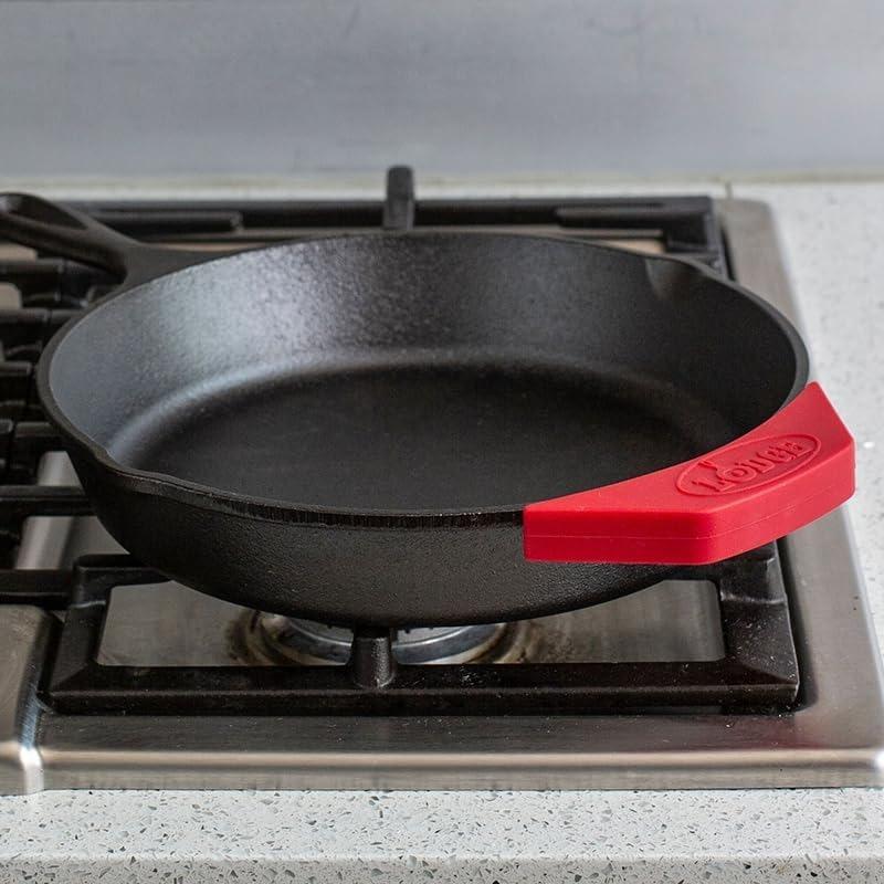 Lodge Silicone Assist Handle Holder - Dishwasher Safe Hot Handle Holder ...